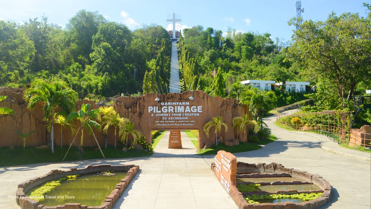 Iloilo 10-Seater Van SP Rental with Driver | Guide to the Philippines