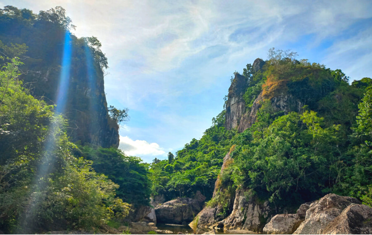 Mt. Manalmon & Mt. Gola with Twin Hike in Bulacan with Transfers from ...