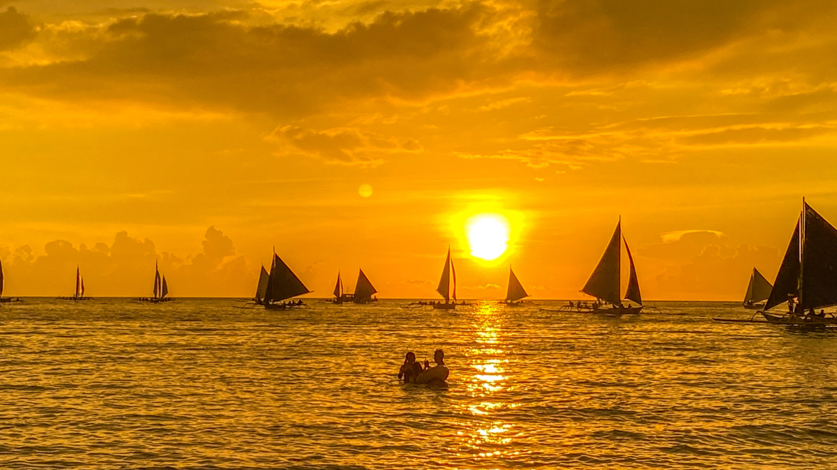 Private Sunset Paraw Sailing in Boracay Island | Guide to the Philippines